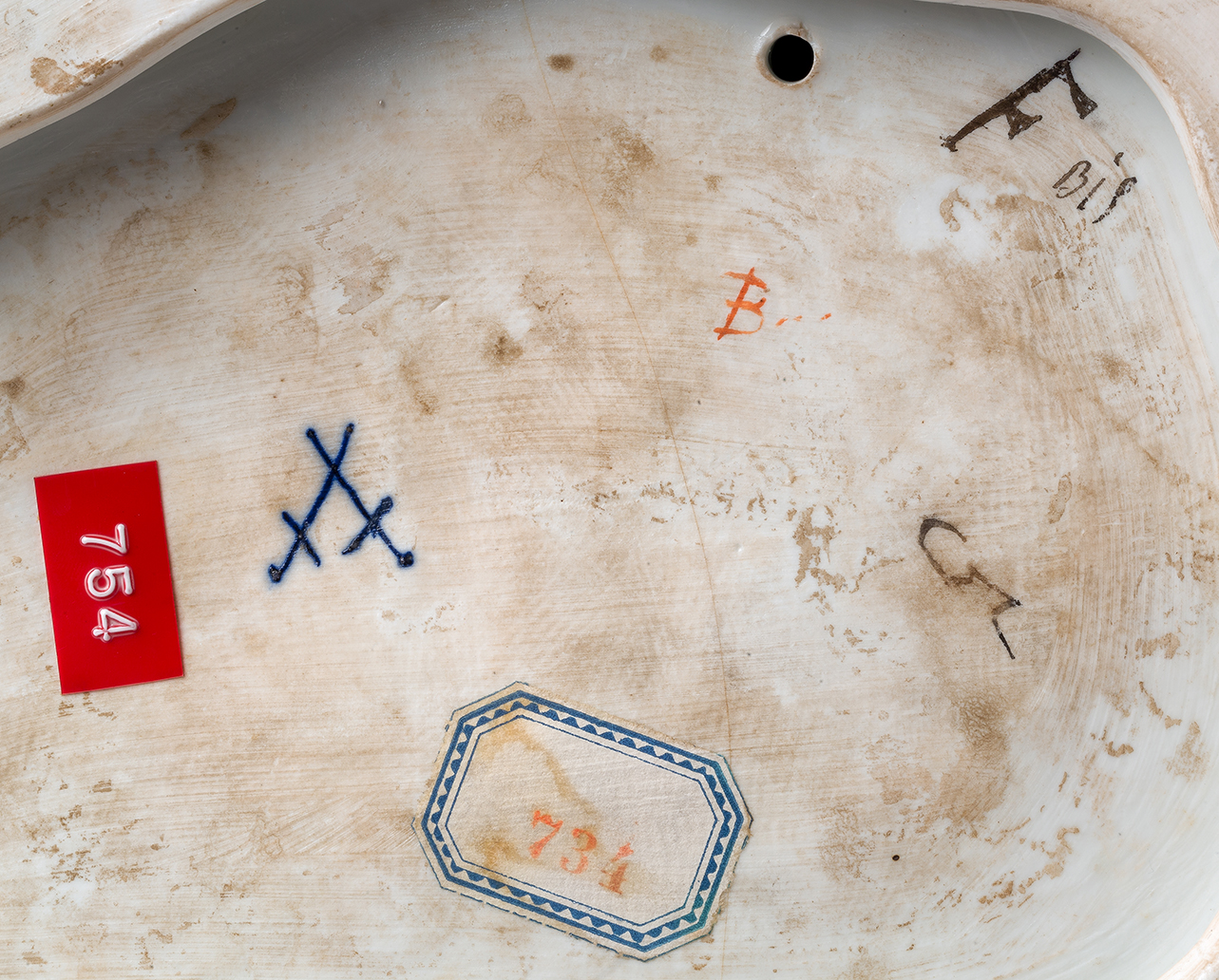 Volpe alla spinetta con una cantante statuetta,