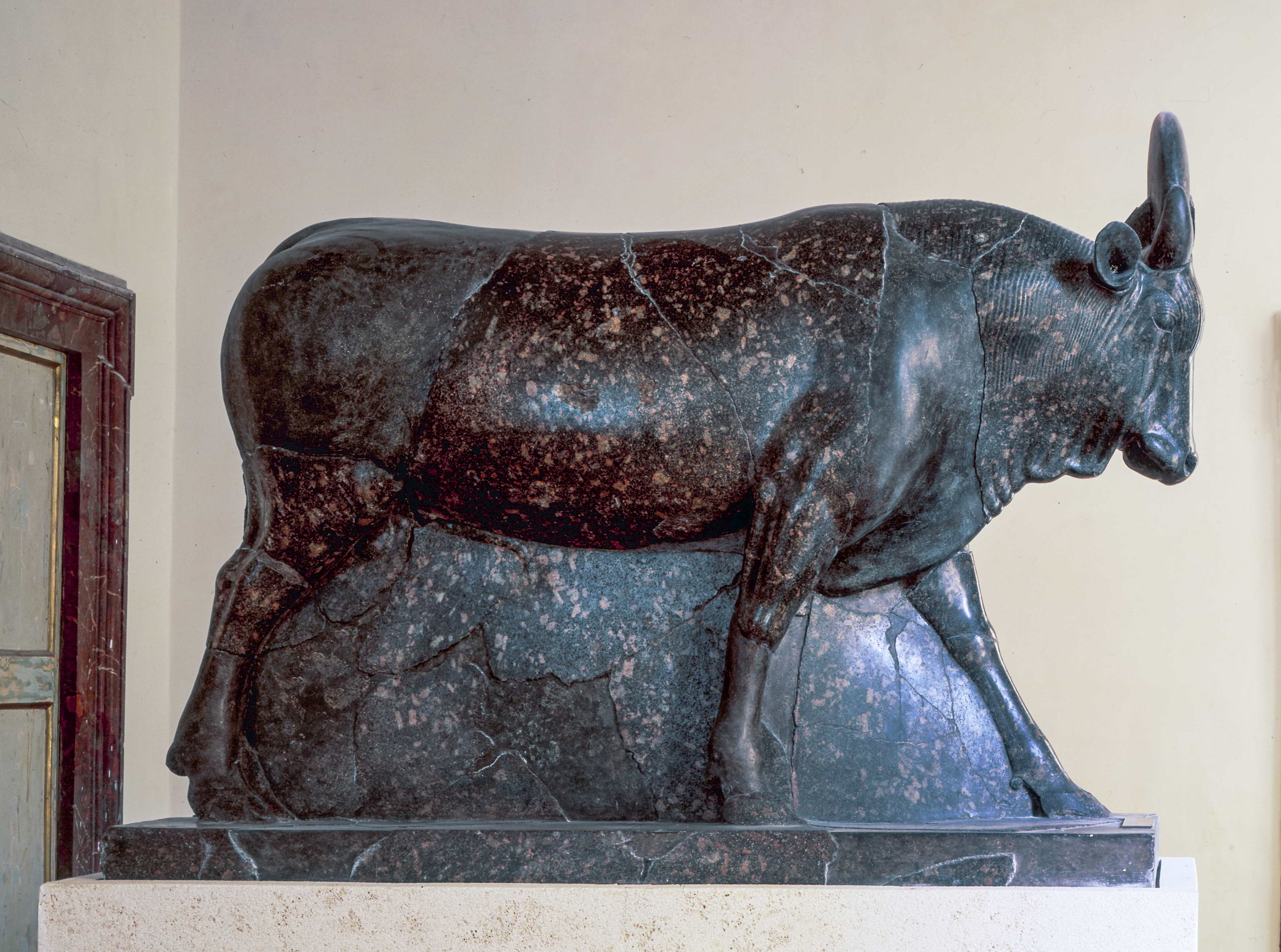 Statua di torello Api (statua) Api,Roma,SECOLI/ II aC