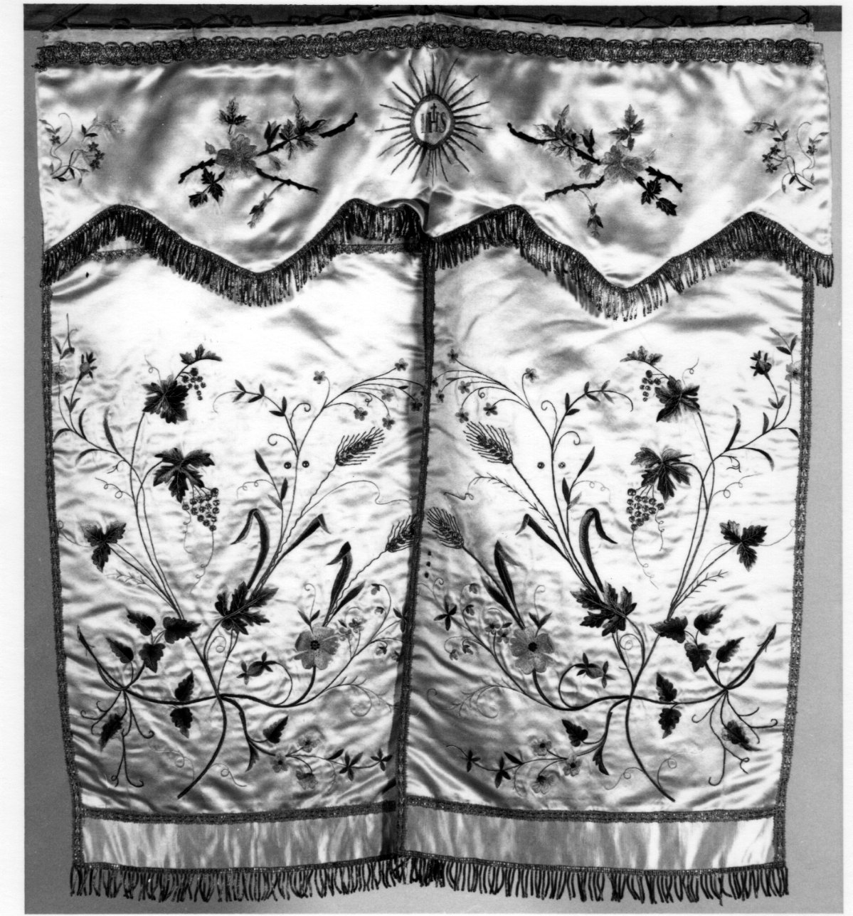 conopeo di tabernacolo, opera isolata - manifattura italiana (primo