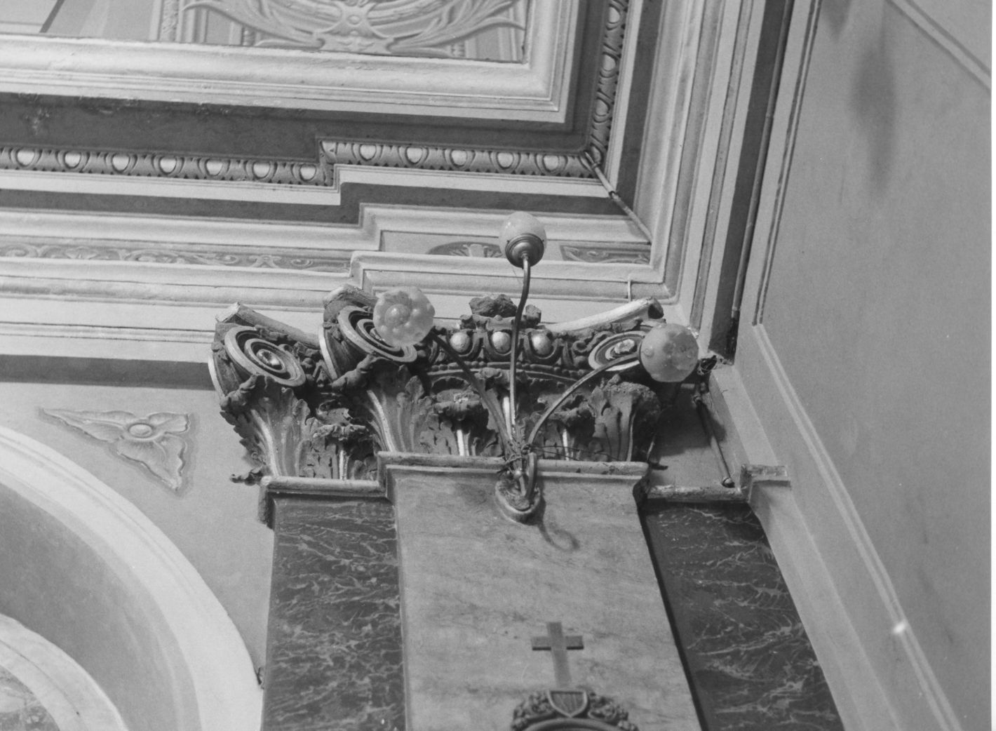 capitello composito, serie - bottega campana (sec XVIII) capitello