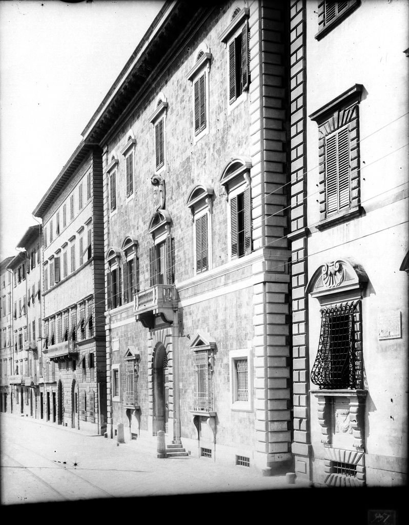 Facciata di palazzo Toscanelli a Pisa negativo, post 1850 - ante 1920